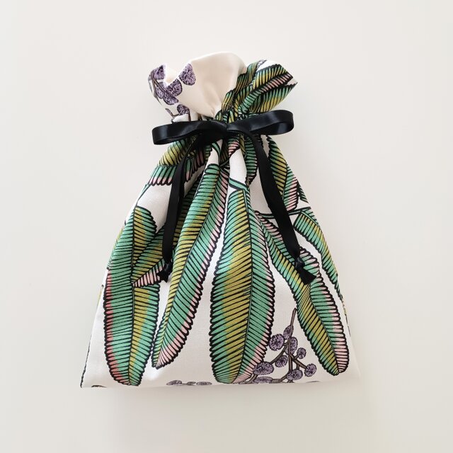 植物柄 巾着ポーチ ボタニカル ハンドメイド THEVENON | iichi 日々の暮らしを心地よくするハンドメイドやアンティークのマーケットプレイス
