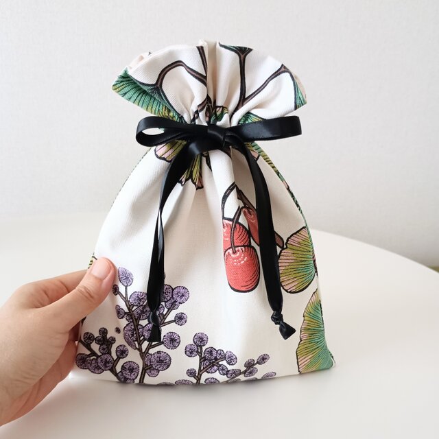 植物柄 巾着ポーチ ボタニカル ハンドメイド THEVENON | iichi 日々の暮らしを心地よくするハンドメイドやアンティークのマーケットプレイス