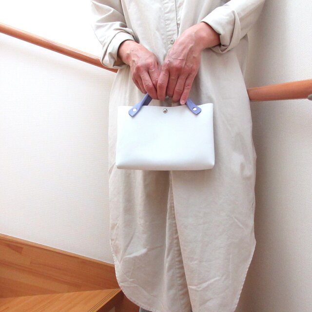 ☆大人気☆便利で可愛いミニサイズ♪《牛革》バッグインバッグ・ホワイト・061 | iichi 日々の暮らしを心地よくするハンドメイドやアンティークのマーケットプレイス