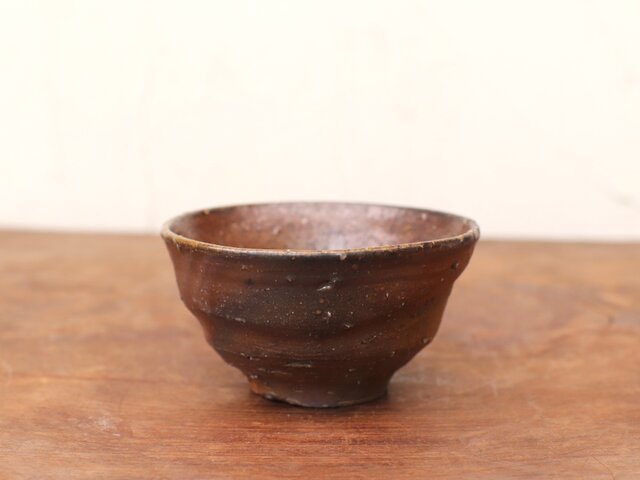 備前焼 ぐい呑み gi-059 | iichi 日々の暮らしを心地よくするハンドメイドやアンティークのマーケットプレイス