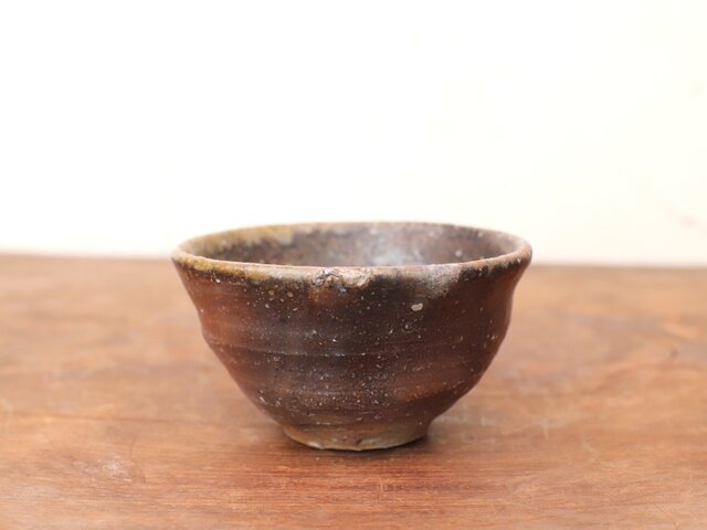 備前焼 ぐい呑み gi-060 | iichi 日々の暮らしを心地よくするハンドメイドやアンティークのマーケットプレイス