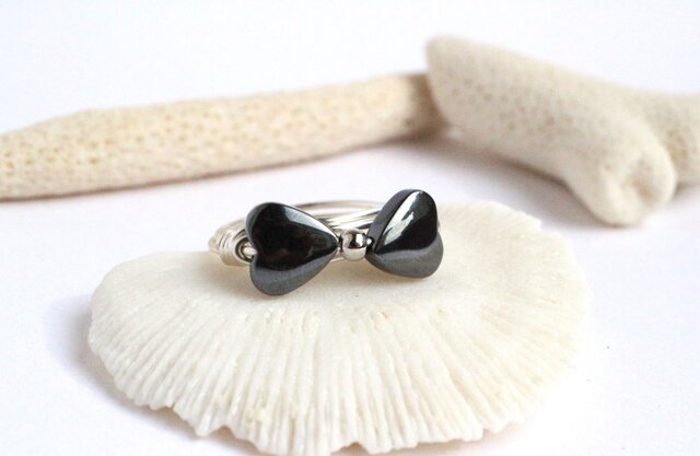 ヘマタイト Ribbon Wire Ring | iichi 日々の暮らしを心地よくするハンドメイドやアンティークのマーケットプレイス