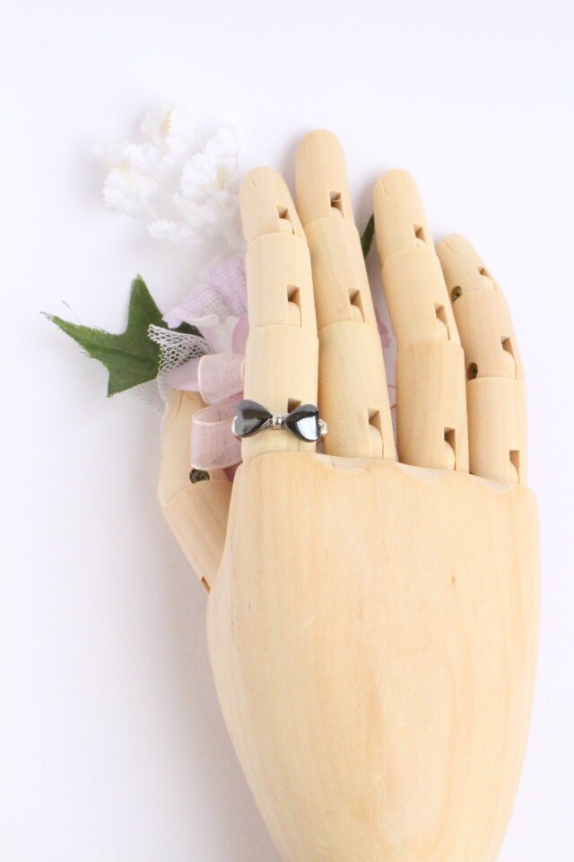 ヘマタイト Ribbon Wire Ring | iichi 日々の暮らしを心地よくするハンドメイドやアンティークのマーケットプレイス