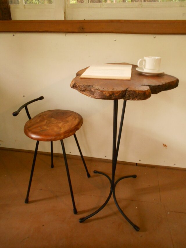 けやきアイアンカフェテーブルイスセット 06-11 | iichi 日々の暮らしを心地よくするハンドメイドやアンティークのマーケットプレイス