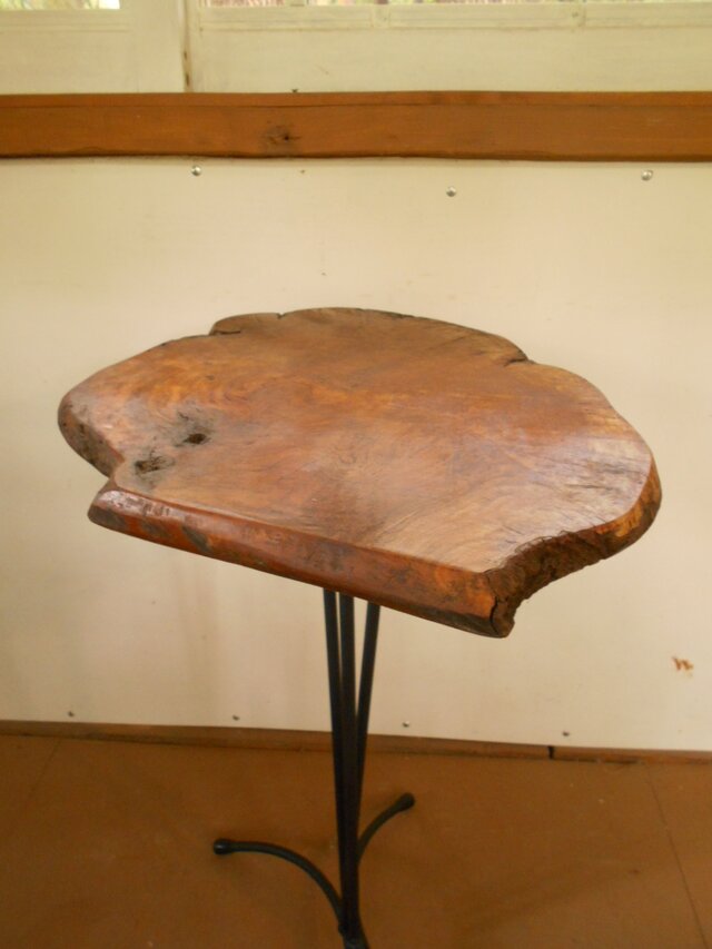 けやきアイアンカフェテーブルイスセット 06-11 | iichi 日々の暮らしを心地よくするハンドメイドやアンティークのマーケットプレイス