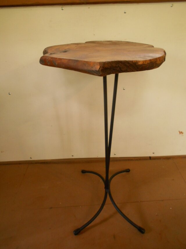 けやきアイアンカフェテーブルイスセット 06-11 | iichi 日々の暮らしを心地よくするハンドメイドやアンティークのマーケットプレイス