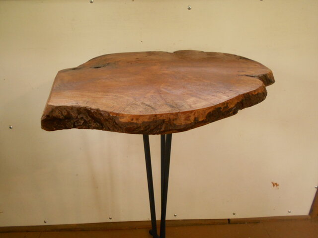 けやきアイアンカフェテーブルイスセット 06-11 | iichi 日々の暮らしを心地よくするハンドメイドやアンティークのマーケットプレイス