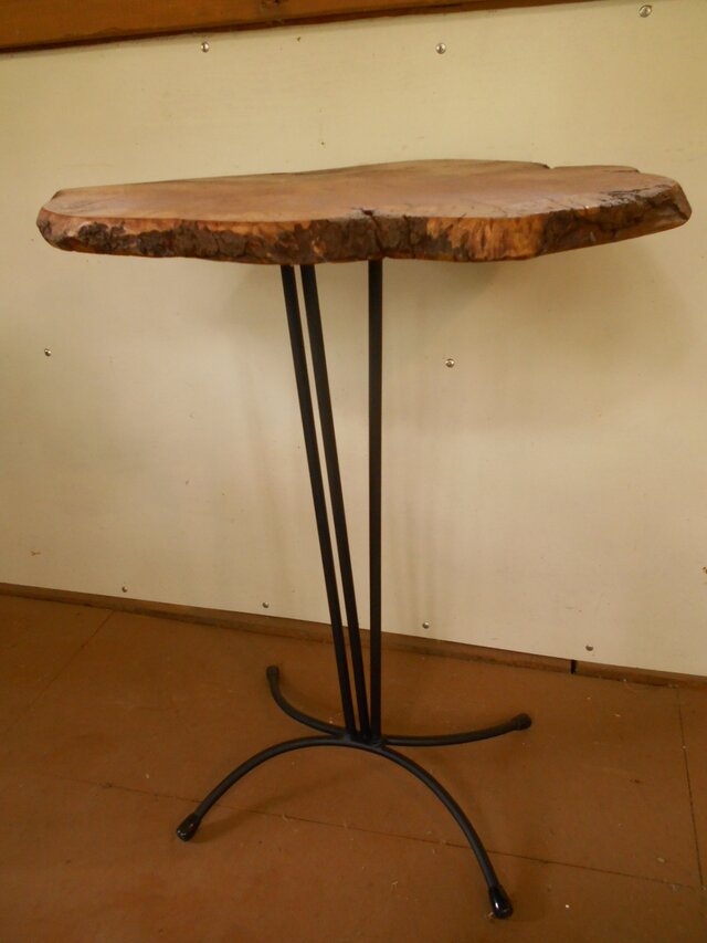 けやきアイアンカフェテーブルイスセット 06-11 | iichi 日々の暮らしを心地よくするハンドメイドやアンティークのマーケットプレイス