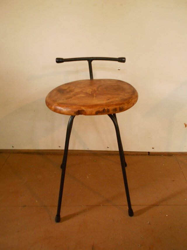 けやきアイアンカフェテーブルイスセット 06-11 | iichi 日々の暮らしを心地よくするハンドメイドやアンティークのマーケットプレイス