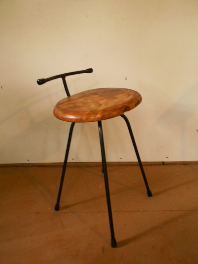 けやきアイアンカフェテーブルイスセット 06-11 | iichi 日々の暮らしを心地よくするハンドメイドやアンティークのマーケットプレイス