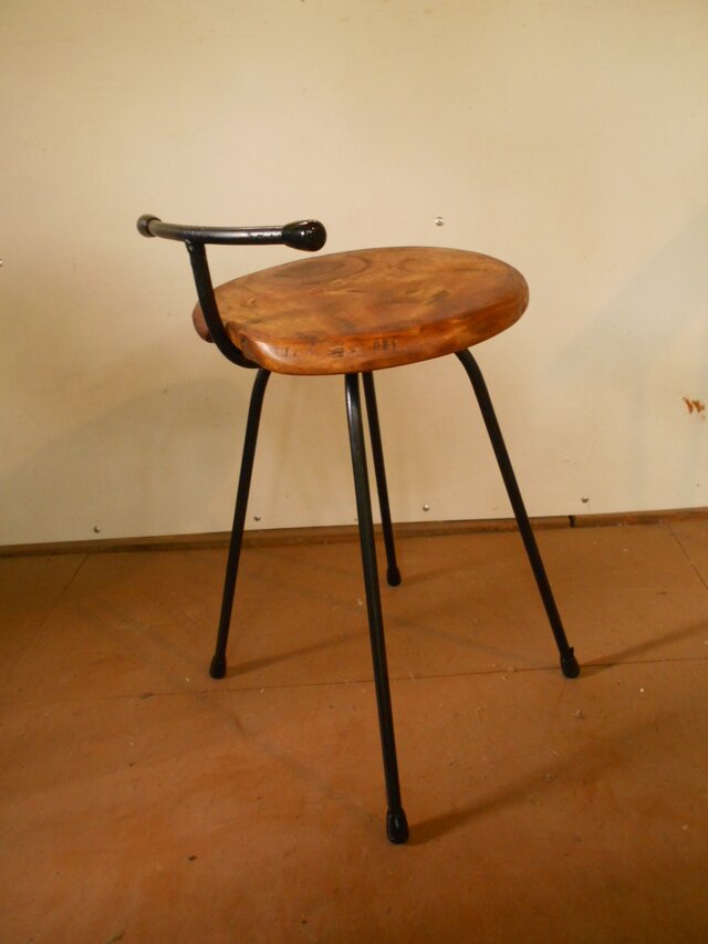 けやきアイアンカフェテーブルイスセット 06-11 | iichi 日々の暮らしを心地よくするハンドメイドやアンティークのマーケットプレイス