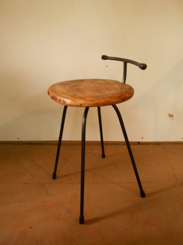 けやきアイアンカフェテーブルイスセット 06-11 | iichi 日々の暮らしを心地よくするハンドメイドやアンティークのマーケットプレイス