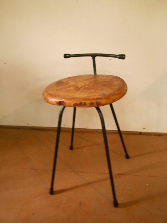 けやきアイアンカフェテーブルイスセット 06-11 | iichi 日々の暮らしを心地よくするハンドメイドやアンティークのマーケットプレイス