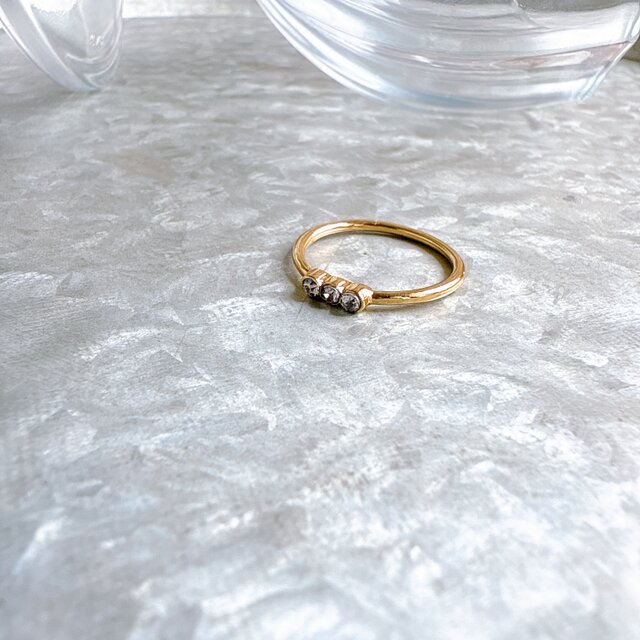 RA114-【 AVON 】エイボン・ヴィンテージリング 1980s Gold Tone 3 Clear Rhinestones | iichi 日々の暮らしを心地よくするハンドメイドや ...