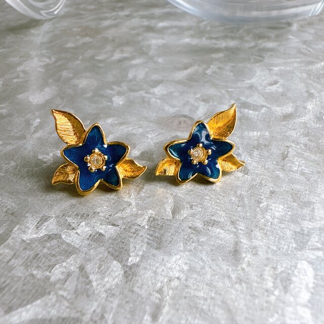 PA346-【 AVON 】エイボン・ヴィンテージピアス 90s Blue Enamel Rhinestone Flowers | iichi 日々の暮らしを心地よくするハンドメイドや ...