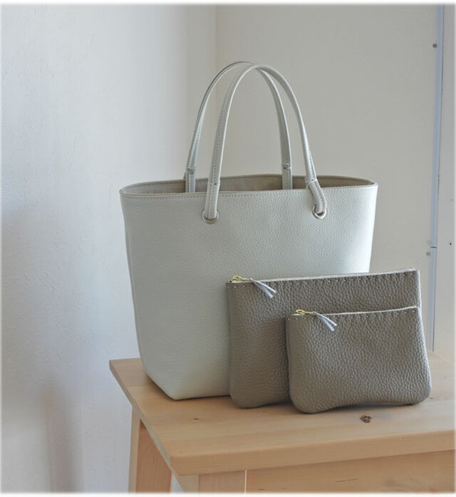 ジップポーチ ラテグレージュ（ マット ） M サイズ | iichi 日々の暮らしを心地よくするハンドメイドやアンティークのマーケットプレイス