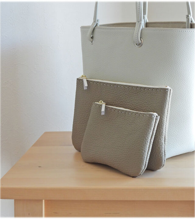 ジップポーチ ラテグレージュ（ マット ） Lサイズ | iichi 日々の暮らしを心地よくするハンドメイドやアンティークのマーケットプレイス