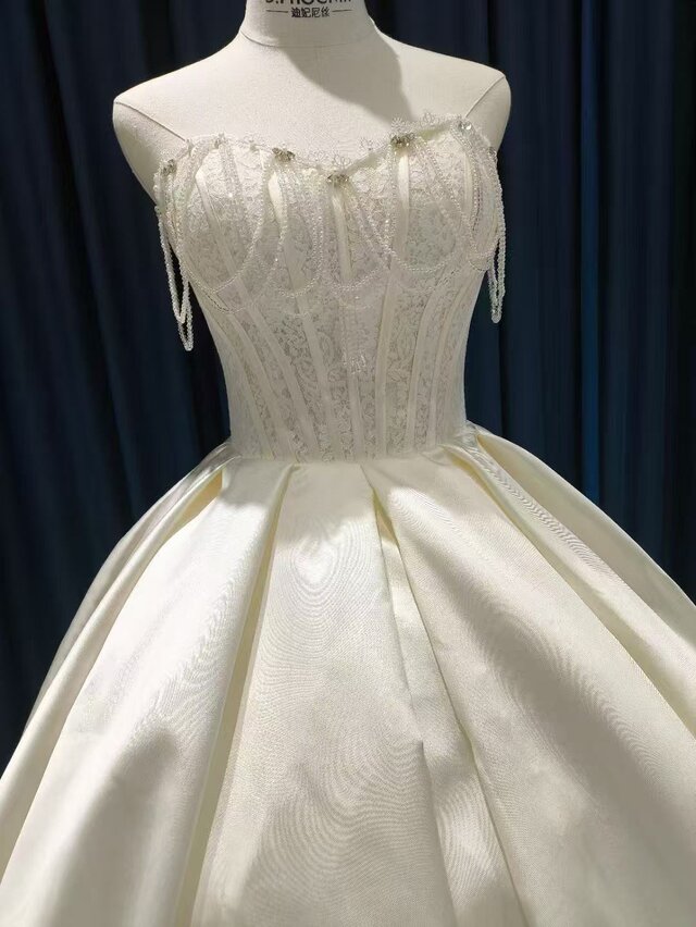 フランス風 ウェディングドレス ベアトップ パール デザイン感 大人っぽい 拳式/前撮り | iichi 日々の暮らしを心地よくするハンドメイドやアンティークのマーケットプレイス