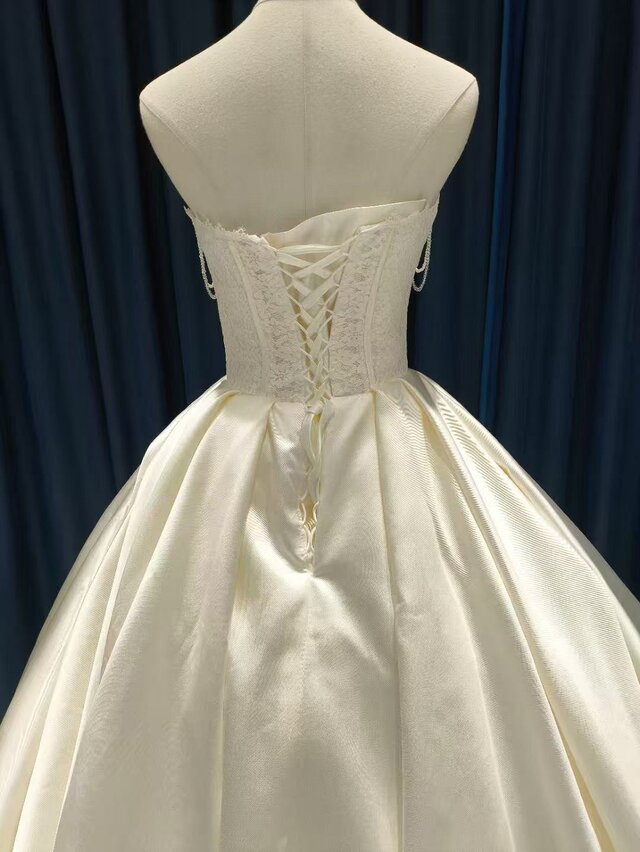 フランス風 ウェディングドレス ベアトップ パール デザイン感 大人っぽい 拳式/前撮り | iichi 日々の暮らしを心地よくするハンドメイドやアンティークのマーケットプレイス