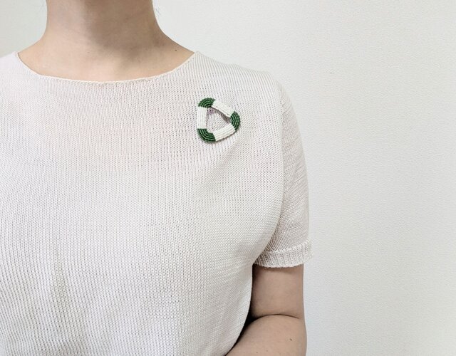 monolog 星屑ブローチ typeA GREEN | iichi 日々の暮らしを心地よくするハンドメイドやアンティークのマーケットプレイス