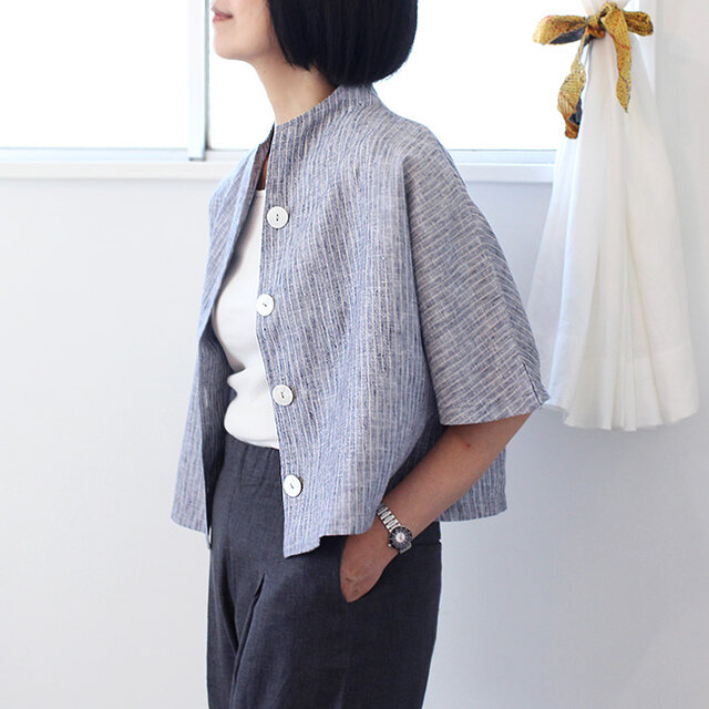 ストライプリネンの貝ボタンクロップドサマージャケット【ネイビー】 | iichi 日々の暮らしを心地よくするハンドメイドやアンティークのマーケットプレイス