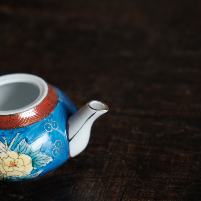 【蓋無し】 鮮やかな色合い。中国産 色絵金彩小ぶり急須 煎茶茶器 チャイナレトロ シノワズリ | iichi 日々の暮らしを心地よくするハンドメイドやアンティークのマーケットプレイス