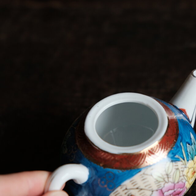 【蓋無し】 鮮やかな色合い。中国産 色絵金彩小ぶり急須 煎茶茶器 チャイナレトロ シノワズリ | iichi 日々の暮らしを心地よくするハンドメイドやアンティークのマーケットプレイス