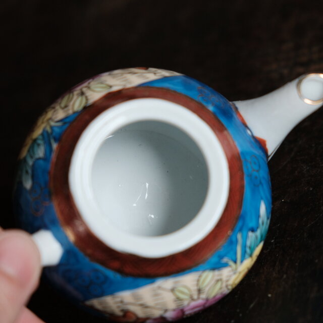 【蓋無し】 鮮やかな色合い。中国産 色絵金彩小ぶり急須 煎茶茶器 チャイナレトロ シノワズリ | iichi 日々の暮らしを心地よくするハンドメイドやアンティークのマーケットプレイス