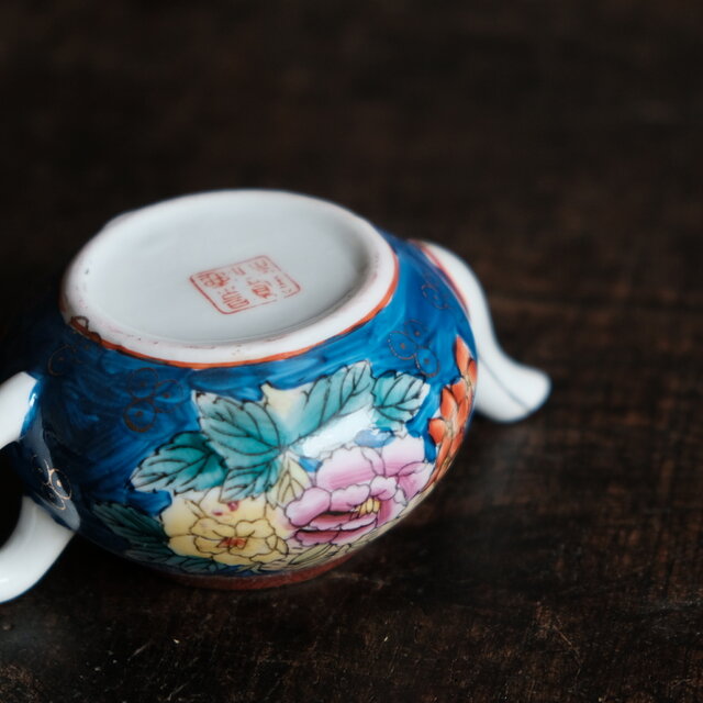 【蓋無し】 鮮やかな色合い。中国産 色絵金彩小ぶり急須 煎茶茶器 チャイナレトロ シノワズリ | iichi 日々の暮らしを心地よくするハンドメイドやアンティークのマーケットプレイス