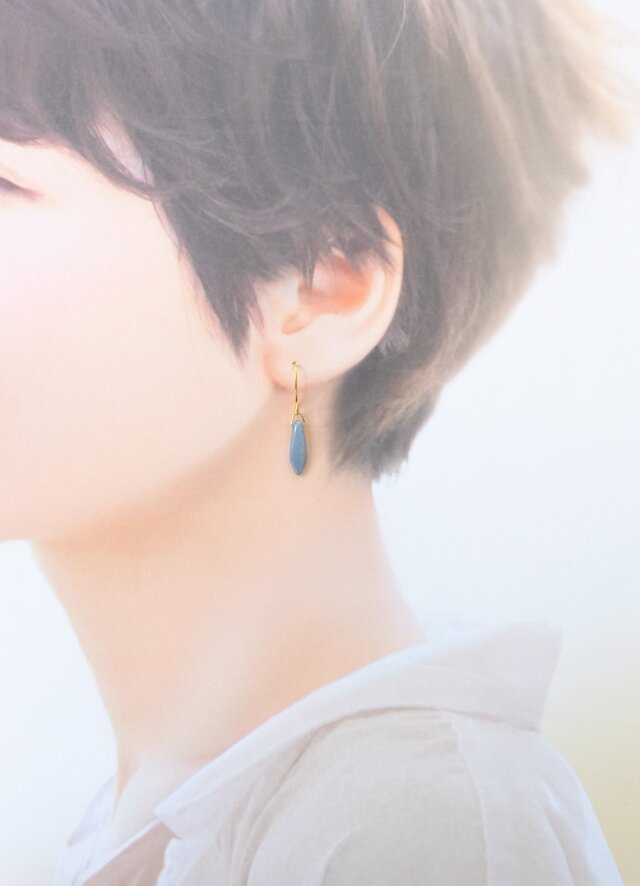 d90-26【わすれなぐさ】チェコダガーのシンプルピアス（パーツ変更可能） | iichi 日々の暮らしを心地よくするハンドメイドやアンティークのマーケットプレイス