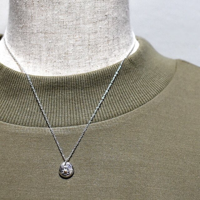 太陽模様 シルバー ペアネックレス ta-016 | iichi 日々の暮らしを心地よくするハンドメイドやアンティークのマーケットプレイス