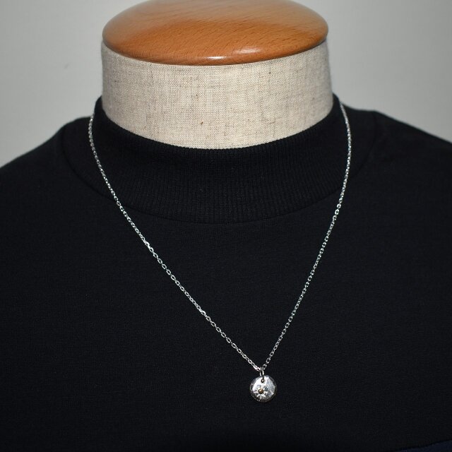 太陽模様 シルバー ペアネックレス ta-016 | iichi 日々の暮らしを心地よくするハンドメイドやアンティークのマーケットプレイス