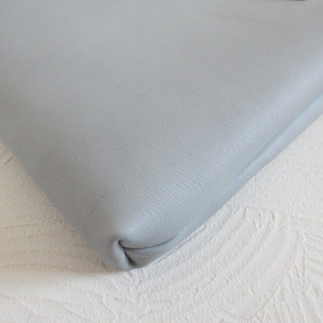 《牛革》new♪スクエアミニトート・ソフトシュリンク・ベビーブルー・0504 | iichi 日々の暮らしを心地よくするハンドメイドやアンティークのマーケットプレイス