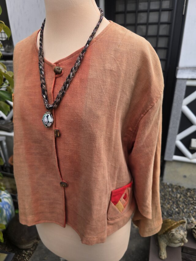 着物リメイク 手作り 紅花染め アップリケ ジャケット | iichi 日々の暮らしを心地よくするハンドメイドやアンティークのマーケットプレイス