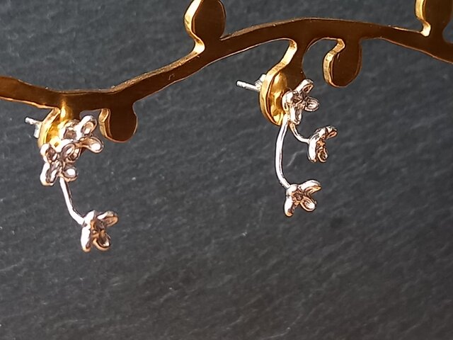 Utoka ☆ silver 金木犀 ピアス b | iichi 日々の暮らしを心地よくするハンドメイドやアンティークのマーケットプレイス