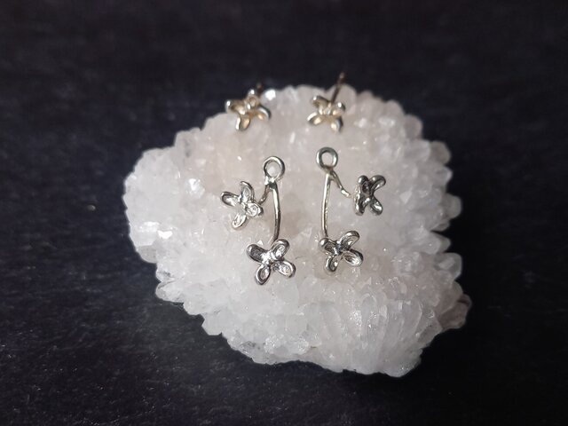 Utoka ☆ silver 金木犀 ピアス b | iichi 日々の暮らしを心地よくするハンドメイドやアンティークのマーケットプレイス