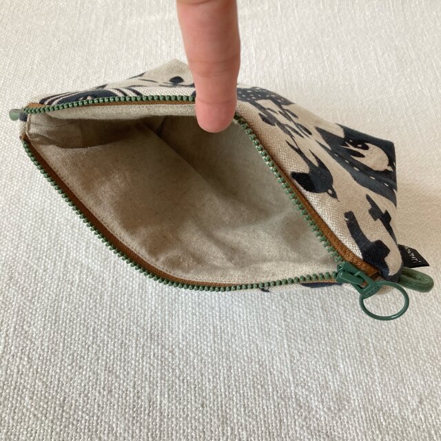 型染め マチありサコッシュポーチ・S「つばめの里」 | iichi 日々の暮らしを心地よくするハンドメイドやアンティークのマーケットプレイス