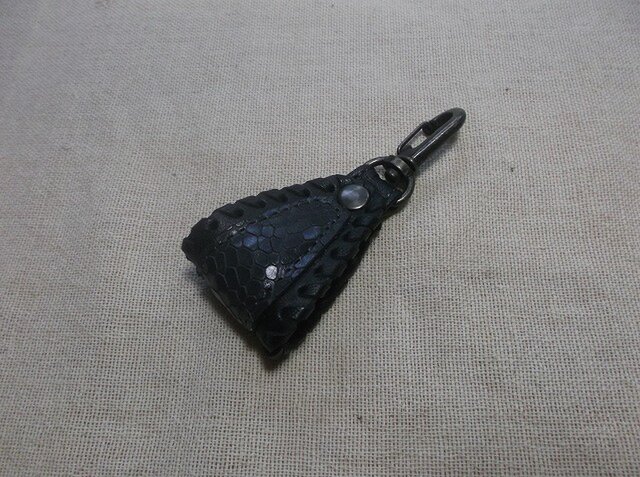 レザーキーリング キーホルダー | iichi 日々の暮らしを心地よくするハンドメイドやアンティークのマーケットプレイス