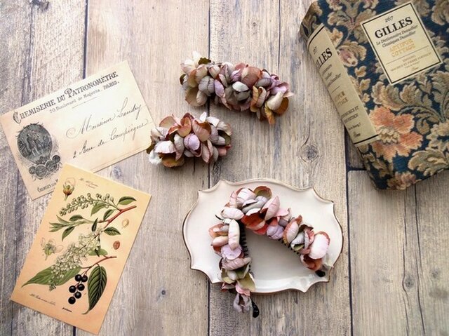 紫陽花のバナナクリップ ふんわり優しいシルエット セピア | iichi 日々の暮らしを心地よくするハンドメイドやアンティークのマーケットプレイス