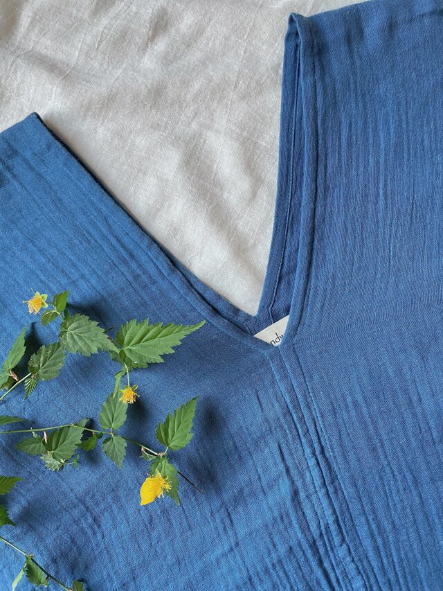 Double Gauze Tao Kaftan in Indigo/ ダブルガーゼカフタン藍染め | iichi 日々の暮らしを心地よくするハンドメイドやアンティークのマーケットプレイス