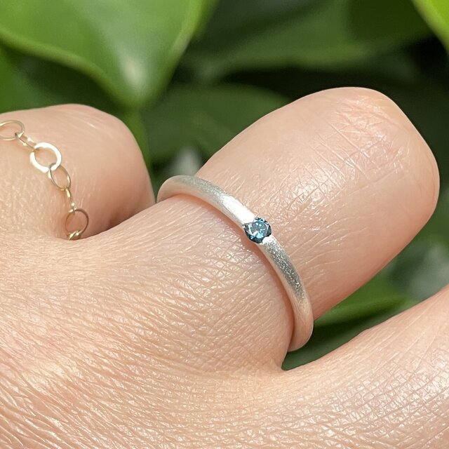 ディープブルー ダイヤモンド 2.6㎜ plain シルバーSV925リング | iichi 日々の暮らしを心地よくするハンドメイドやアンティークのマーケットプレイス