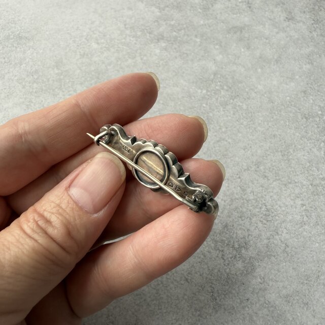 149｜時を翔けるツバメ – 1898年のシルバーブローチ | iichi 日々の暮らしを心地よくするハンドメイドやアンティークのマーケットプレイス