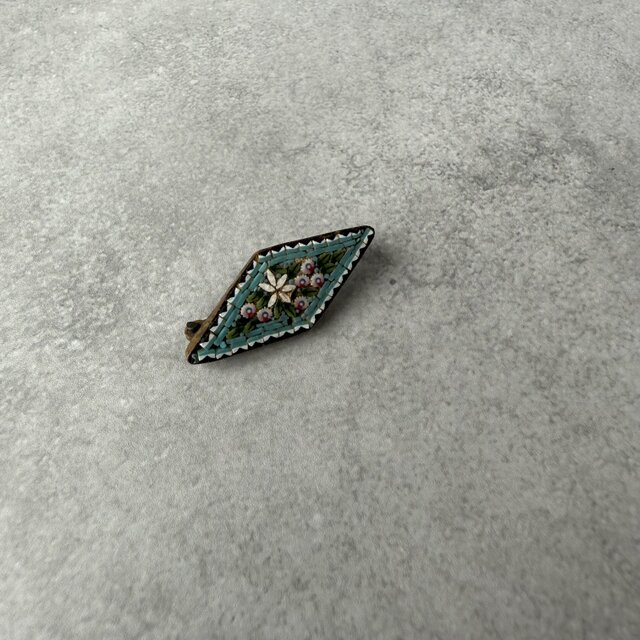 215｜星咲く庭のモザイク – アンティークマイクロモザイクブローチ | iichi 日々の暮らしを心地よくするハンドメイドやアンティークのマーケットプレイス