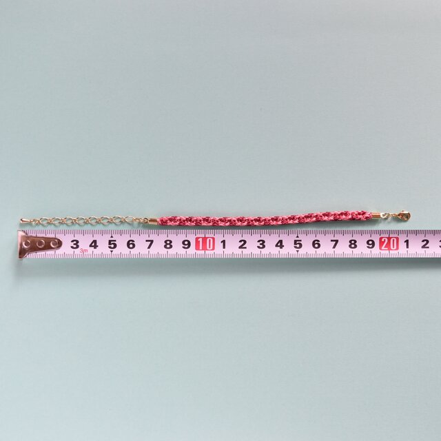 「夏の花 サルスベリ」ブレスレット(SS-F250613) | iichi 日々の暮らしを心地よくするハンドメイドやアンティークのマーケットプレイス