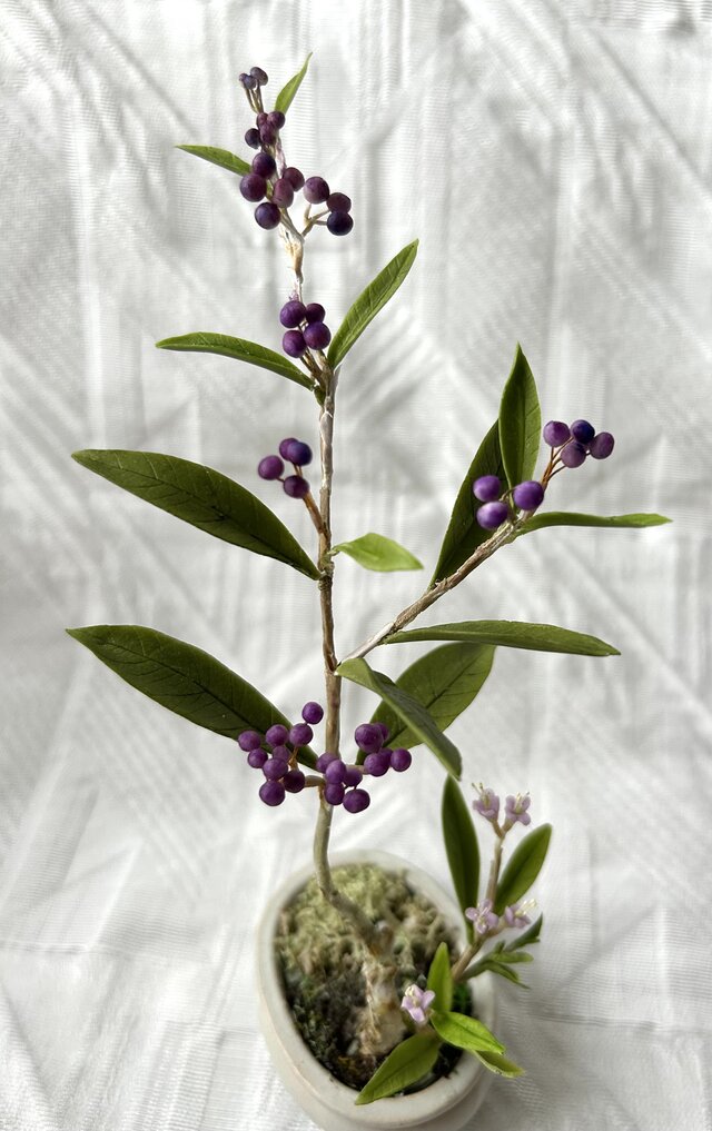 クレイの花(紫式部盆栽) | iichi 日々の暮らしを心地よくするハンドメイドやアンティークのマーケットプレイス