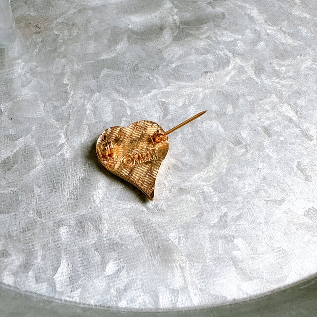 SCS22-【 SARAH COVENTRY 】サラコベントリー・ヴィンテージブローチ Enamel Black Heart | iichi 日々の暮らしを心地よくするハンドメイドや ...