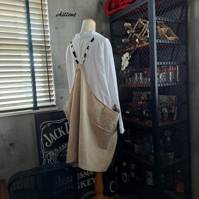 【背中がかわいい】エプロンドレス：牛柄：ワッシャーリネン×牛柄【0907】 | iichi 日々の暮らしを心地よくするハンドメイドやアンティークのマーケットプレイス