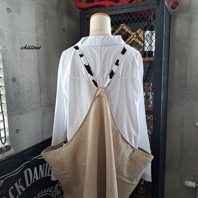 【背中がかわいい】エプロンドレス：牛柄：ワッシャーリネン×牛柄【0907】 | iichi 日々の暮らしを心地よくするハンドメイドやアンティークのマーケットプレイス