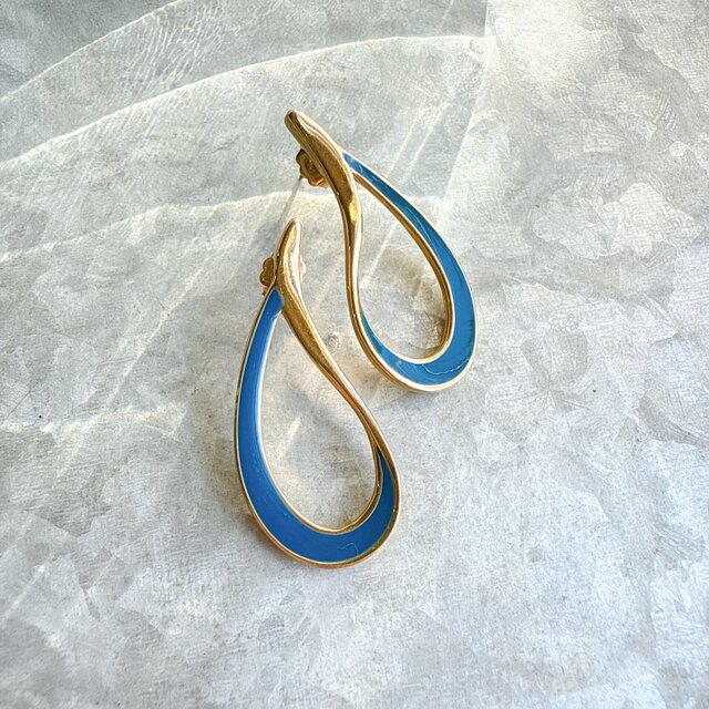 PA349-【 AVON 】エイボン・ヴィンテージピアス 1986 “Color Swirl” Blue Colored | iichi 日々の暮らしを心地よくするハンドメイドやアンティークの ...