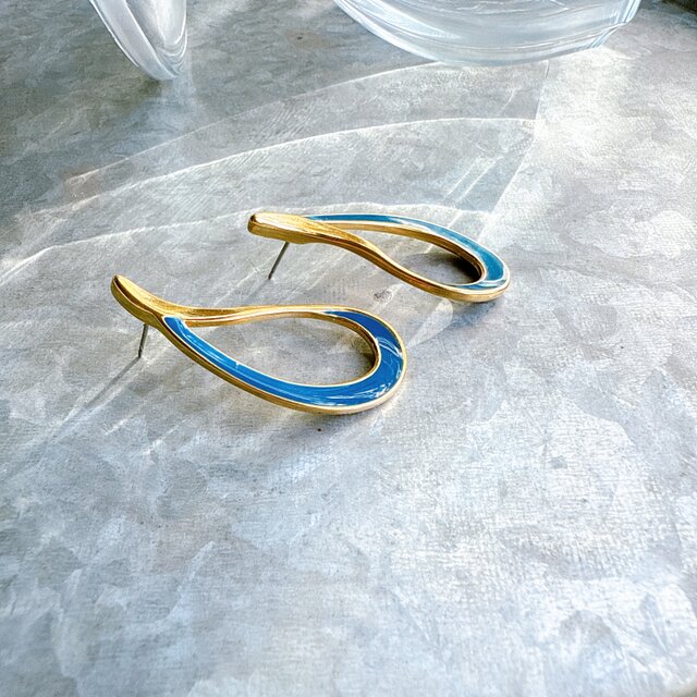 PA349-【 AVON 】エイボン・ヴィンテージピアス 1986 “Color Swirl” Blue Colored | iichi 日々の暮らしを心地よくするハンドメイドやアンティークの ...